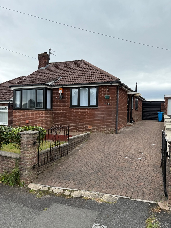 Oldham - 3 Bed Bungalow, Surrey Avenue, OL2 - To Rent Now for £1,550.00 p/m