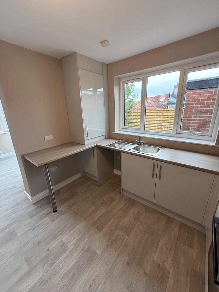 Oldham - 3 Bed Bungalow, Surrey Avenue, OL2 - To Rent Now for £1,550.00 p/m