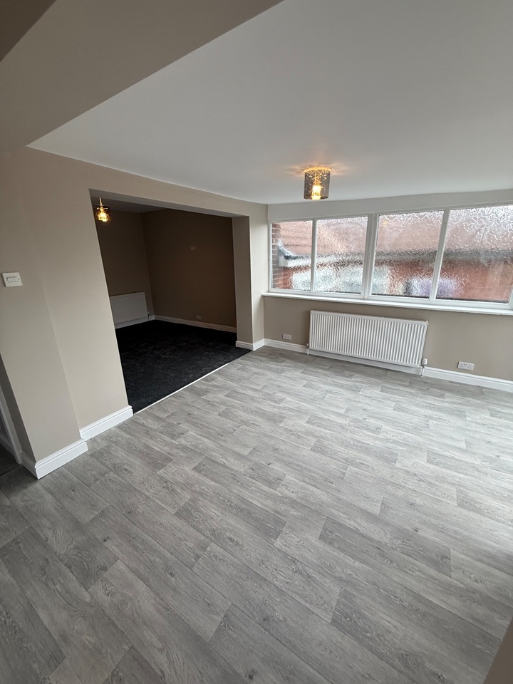 Oldham - 3 Bed Bungalow, Surrey Avenue, OL2 - To Rent Now for £1,550.00 p/m