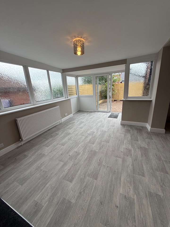 Oldham - 3 Bed Bungalow, Surrey Avenue, OL2 - To Rent Now for £1,550.00 p/m