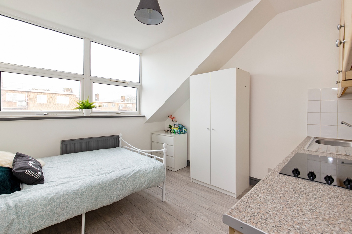 London - 1 Bed Flat, Queens Drive, N4 - To Rent Now for £999.00 p/m