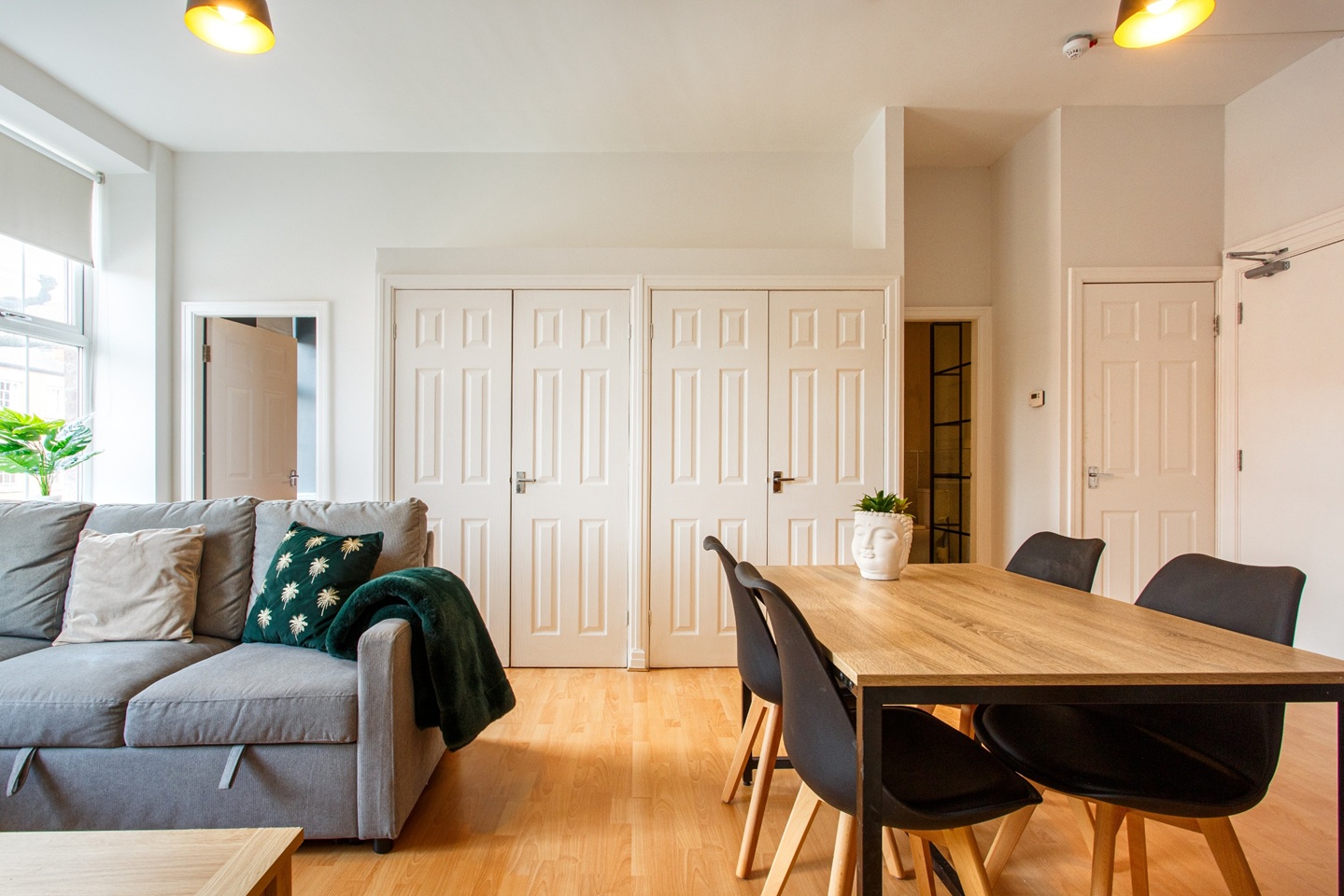 Chester - 1 Bed Flat, Foregate Street, CH1 - To Rent Now for £995.00 p/m
