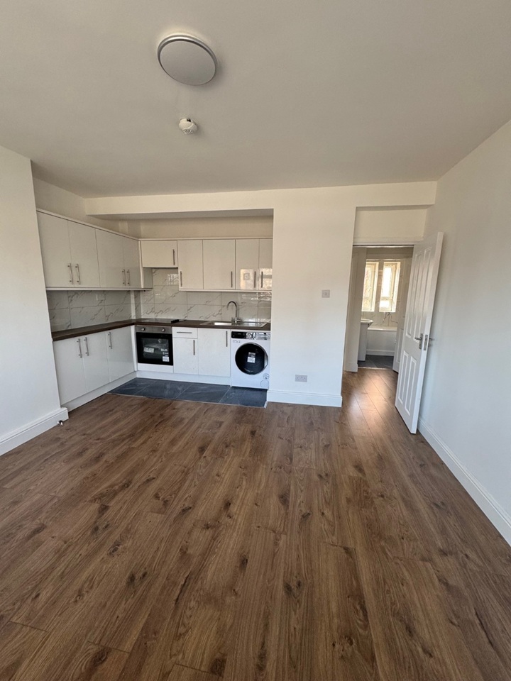 Peckham - 3 Bed Flat, Royston House, SE15 - To Rent Now for £2,400.00 p/m
