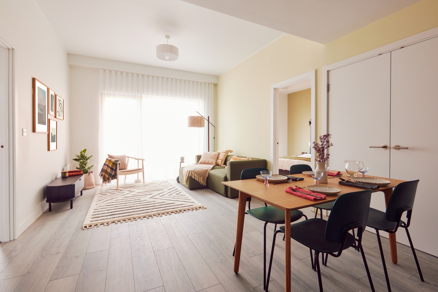 Reading - 1 Bed Flat, Friars Walk, RG1 - To Rent Now for £1,600.00 p/m
