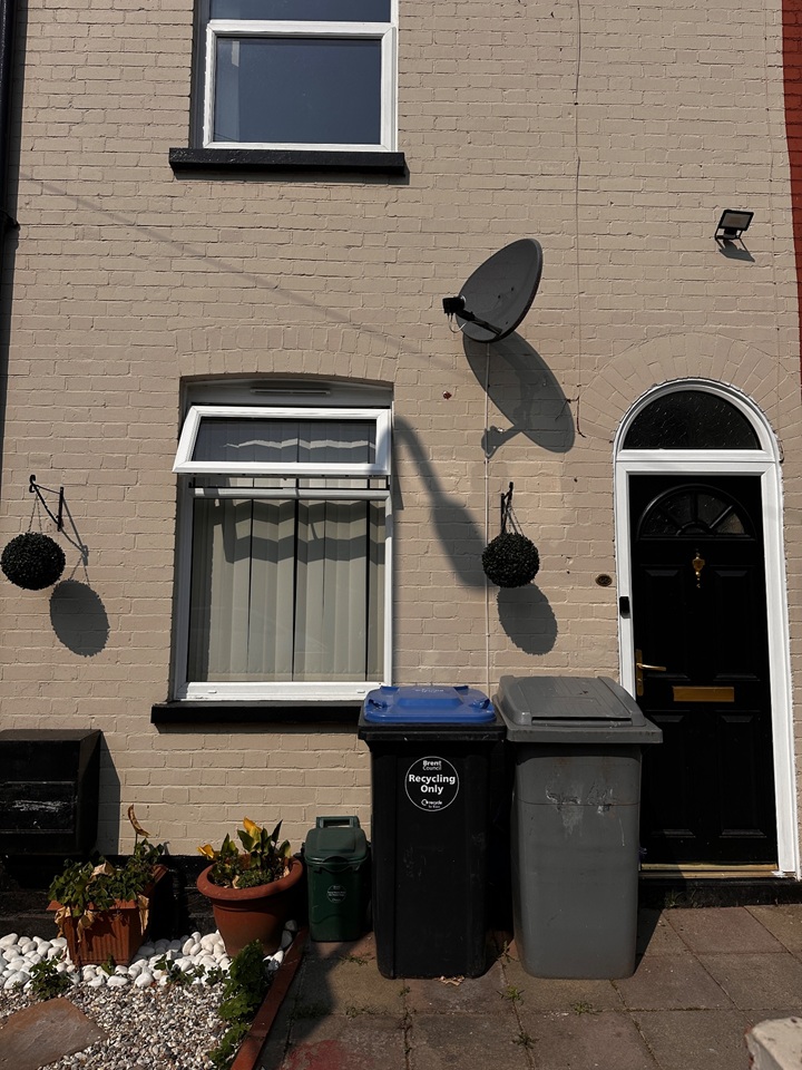 London - 2 Bed Terraced House, Gresham Road, NW10 - To Rent Now for £ ...