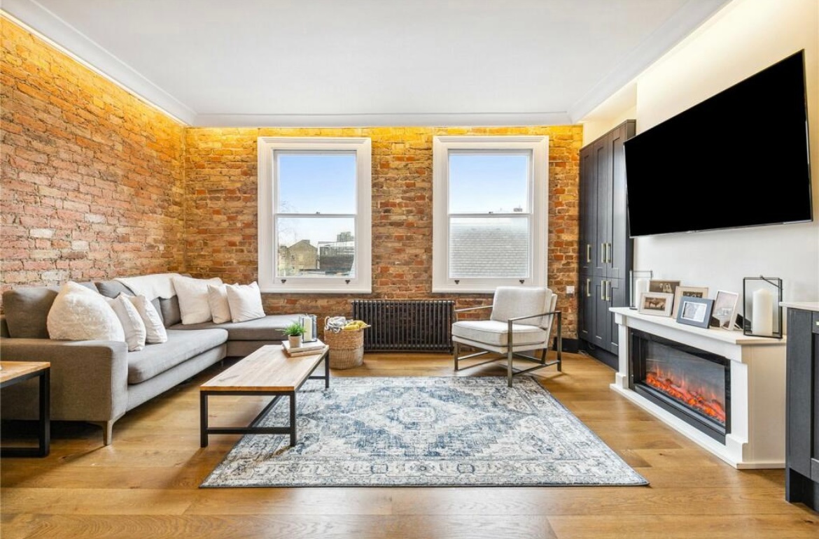 London - 2 Bed Flat, Morrish Road, SW2 - To Rent Now for £2,350.00 p/m