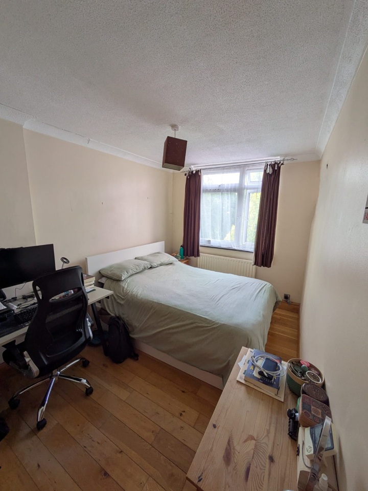 London - 2 Bed Flat, Strathdon Drive, SW17 - To Rent Now for £1,800.00 p/m