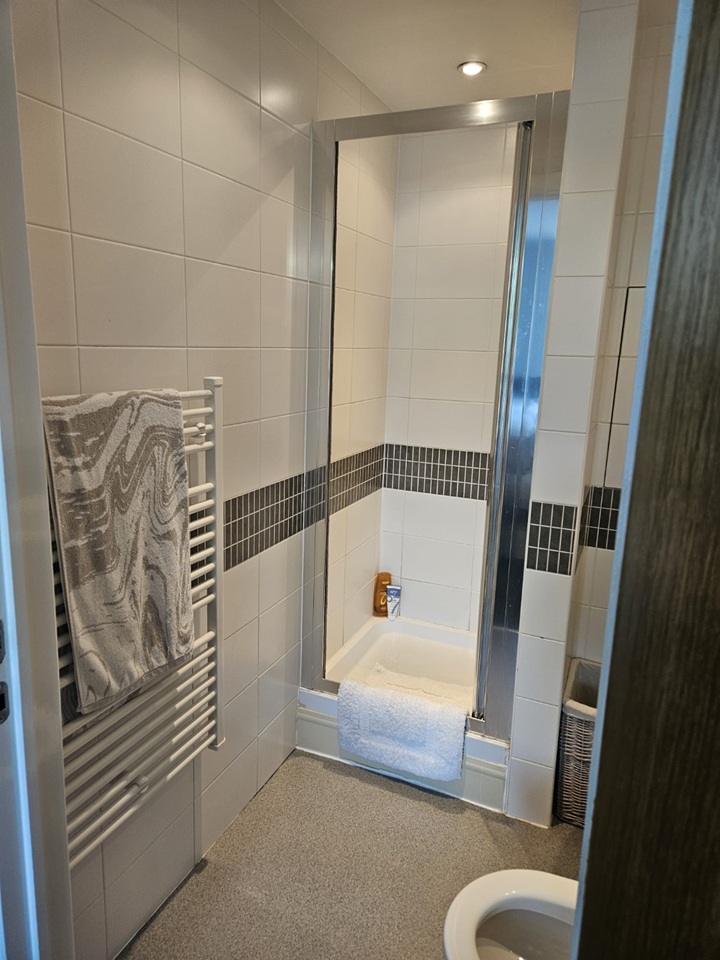 Milton Keynes - 2 Bed Flat, Opal House, MK9 - To Rent Now for £1,600.00 p/m