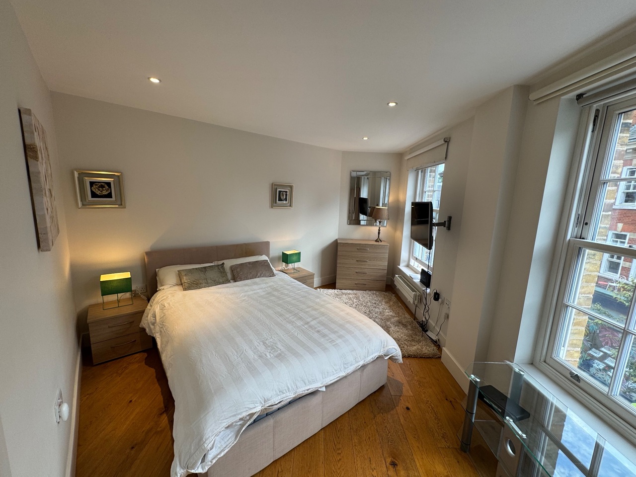 London - 1 Bed Flat, Exmouth Market, EC1R - To Rent Now for £2,200.00 p/m
