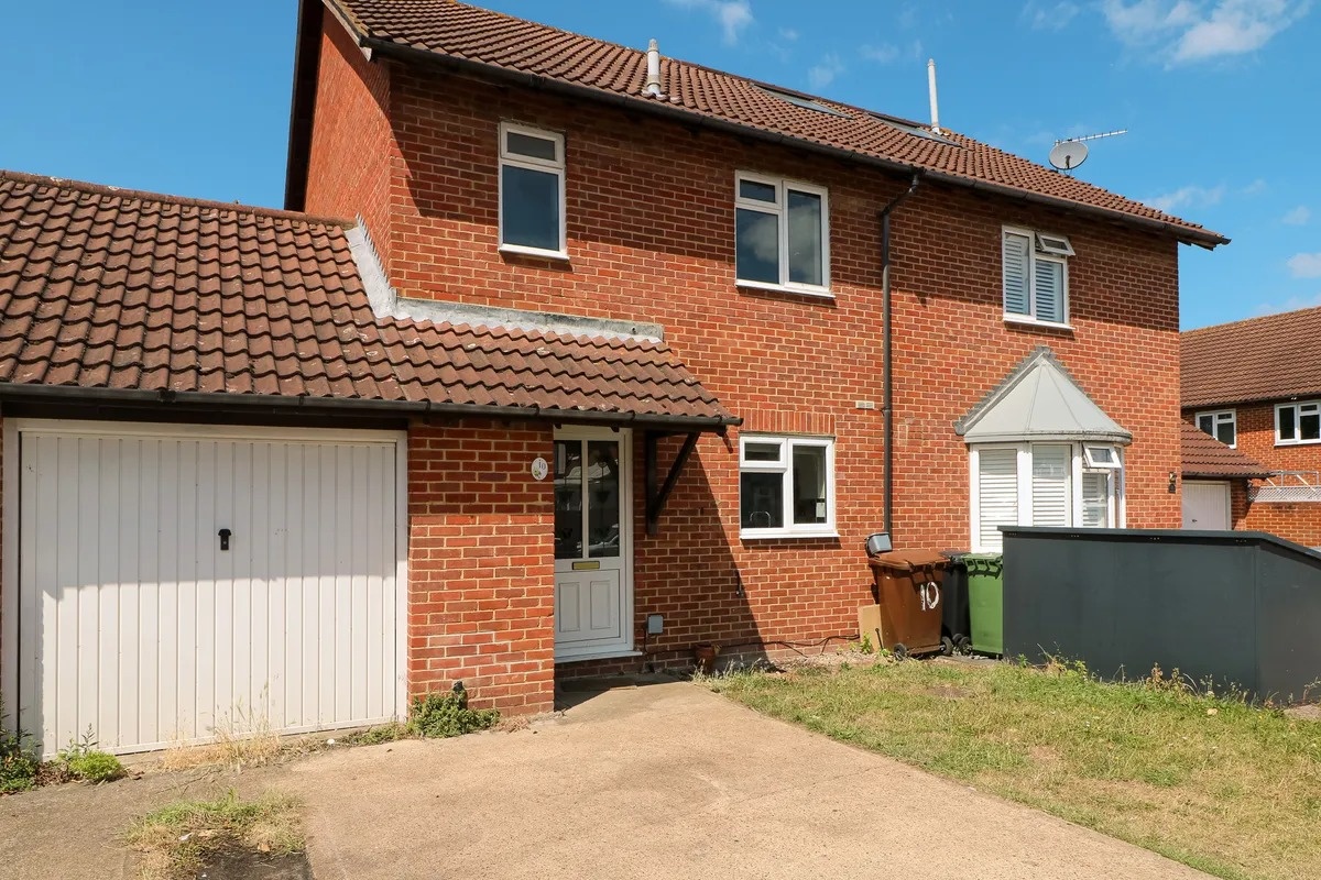 Worcester Park - 3 Bed Semi-Detached House, Cardinal Close, KT4 - To ...