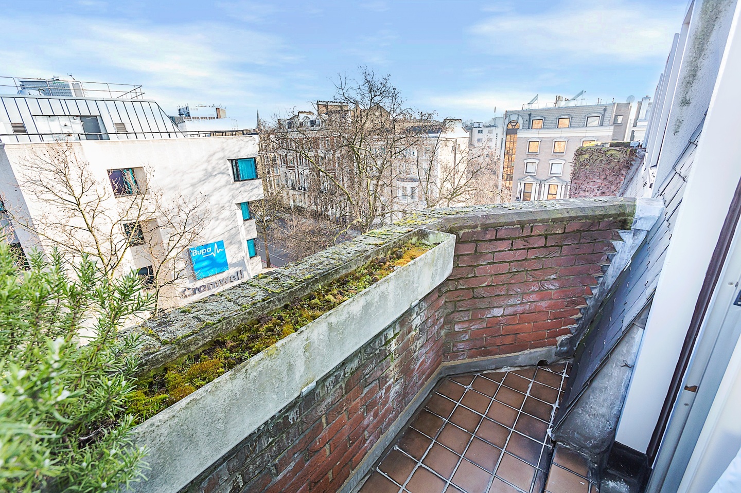 London - Studio Flat, Sherborne Court, SW5 - To Rent Now for £2,100.00 p/m