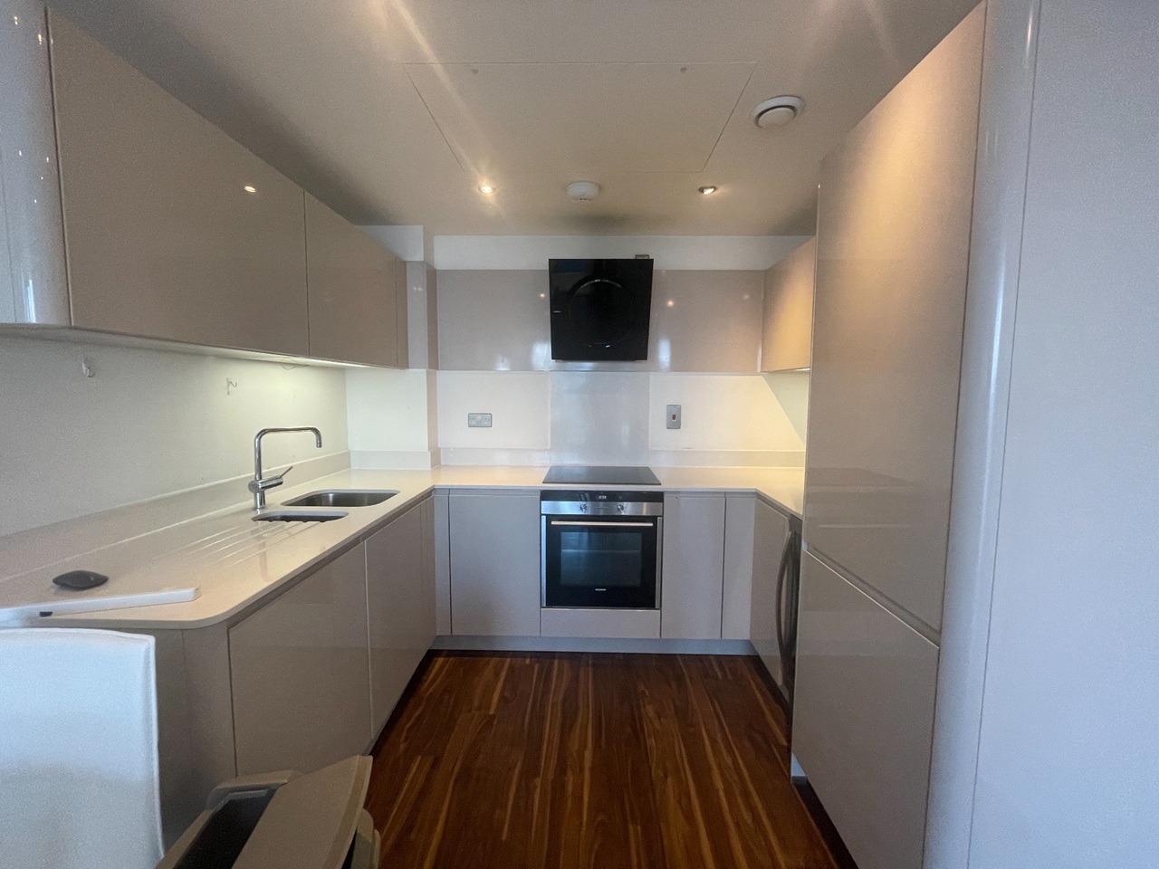 London - 1 Bed Flat, Altitude Point, E1 - To Rent Now for £2,708.00 p/m