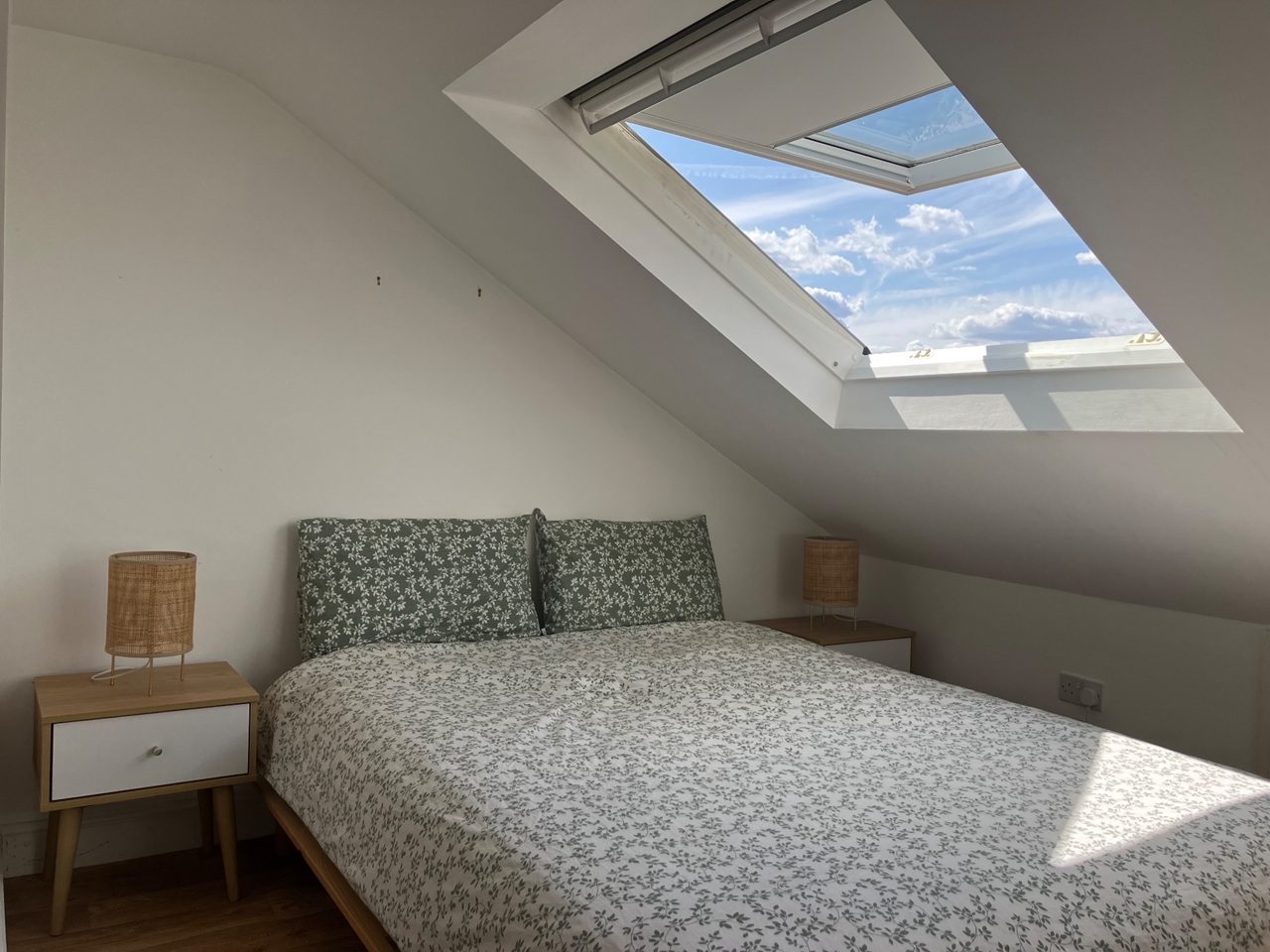 London - Studio Flat, Sandown Road, SE25 - To Rent Now for £1,000.00 p/m