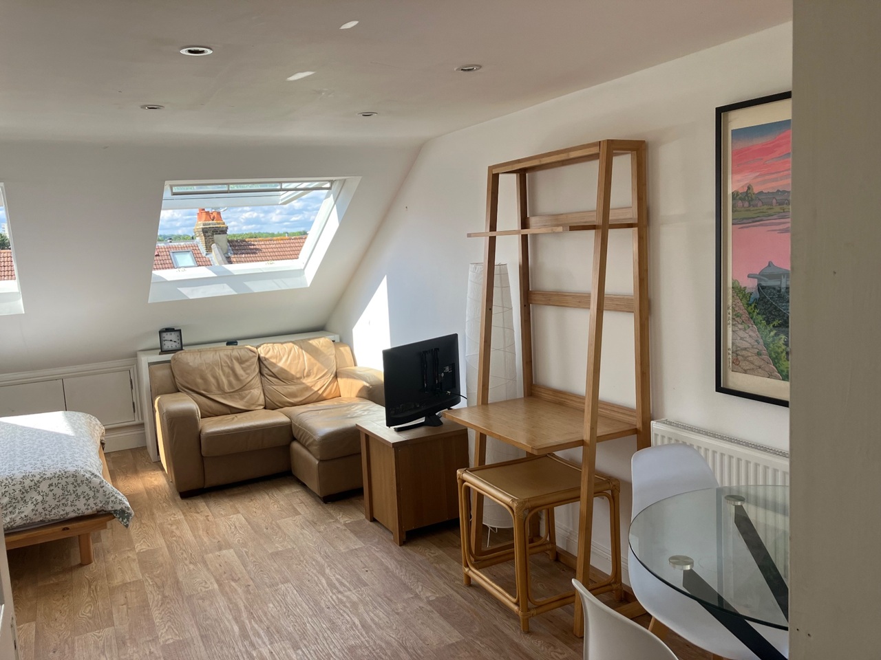 London - Studio Flat, Sandown Road, SE25 - To Rent Now for £1,000.00 p/m