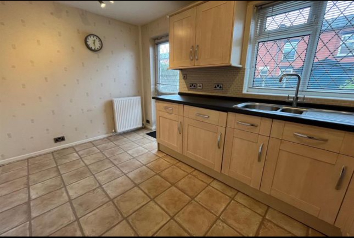 Ashton-Under-Lyne - 2 Bed Terraced House, Stamford Square, OL6 - To ...