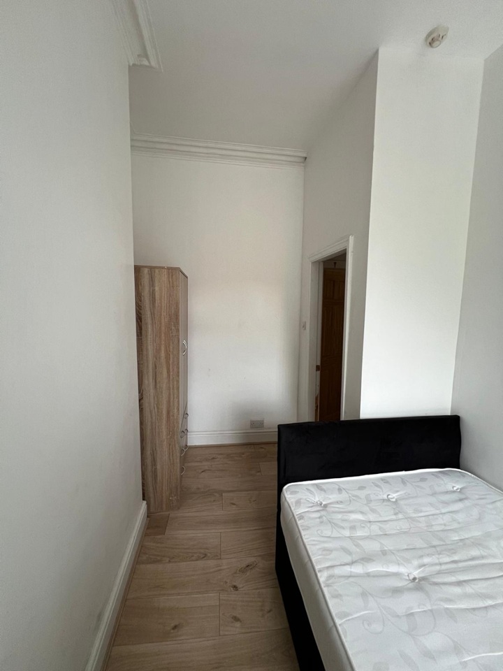 Manchester - 1 Bed Flat, Alness Road, M16 - To Rent Now for £850.00 p/m