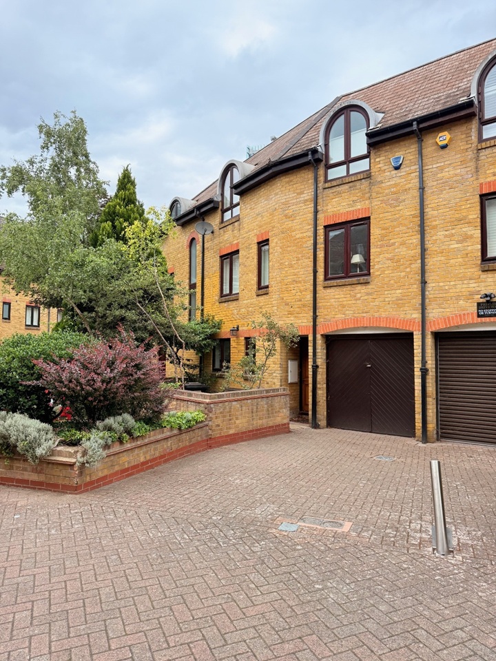 London - 3 Bed Terraced House, Roding Mews, E1W - To Rent Now for £ ...