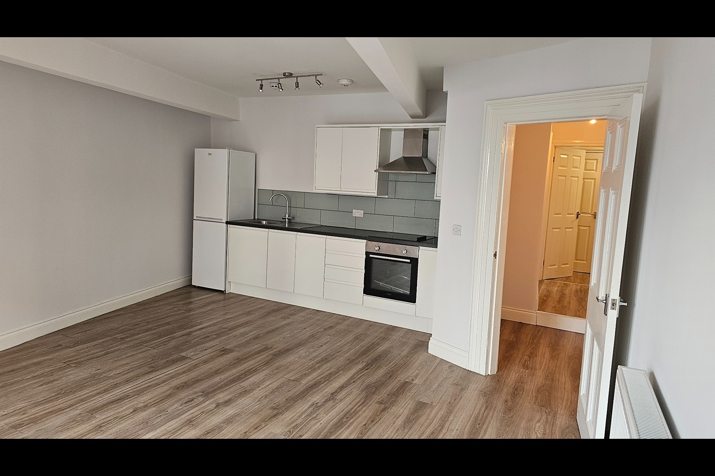 Exeter, Devon - 2 Bed Flat, Fore Street, EX4 - To Rent Now for £1,000. ...