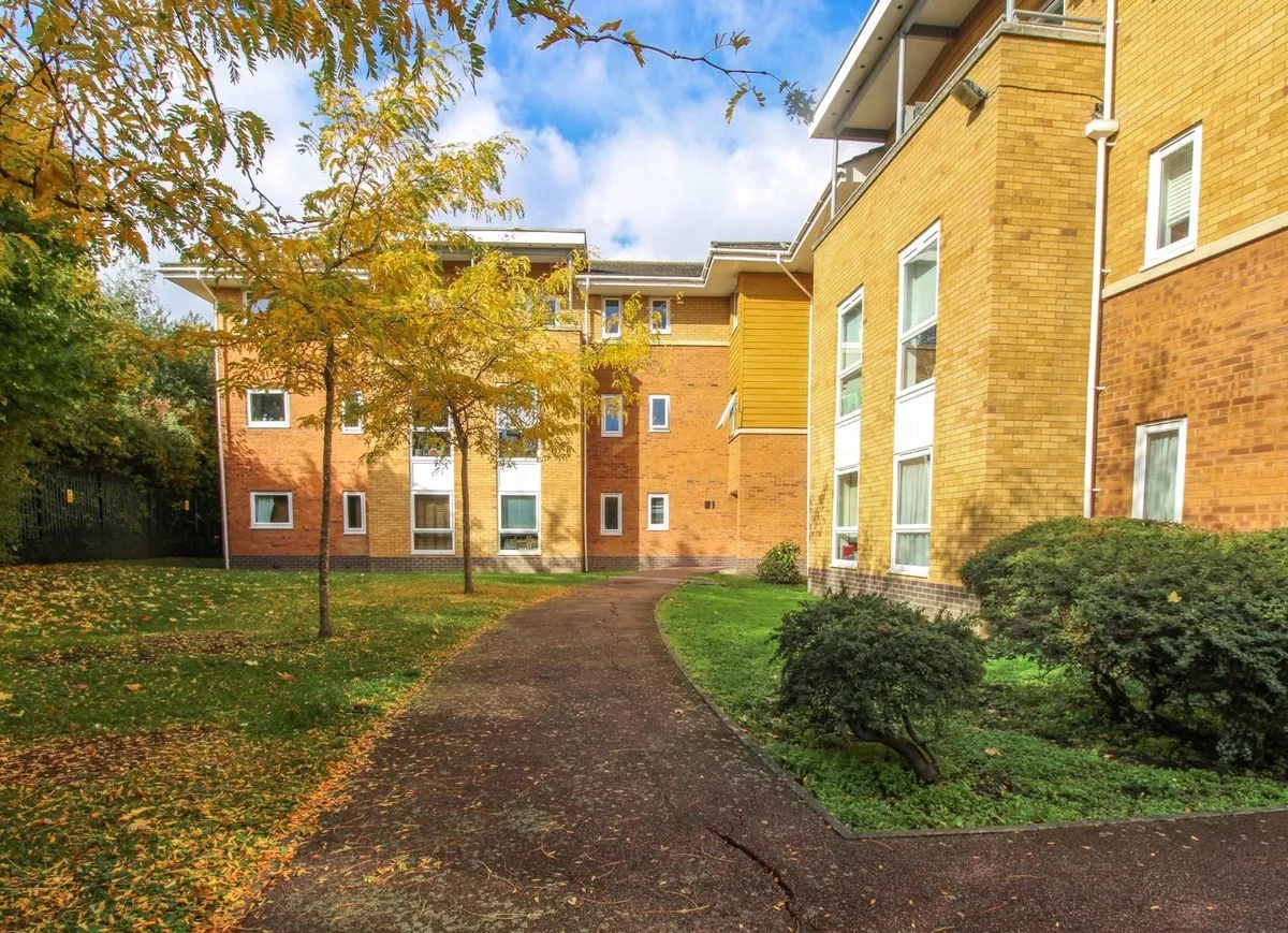 Croydon - 2 Bed Flat, Manning Gardens, CR0 - To Rent Now for £1,550.00 p/m