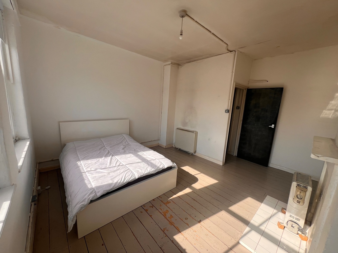 London - 1 Bed Flat, Mare Street, E8 - To Rent Now for £1,850.00 p/m