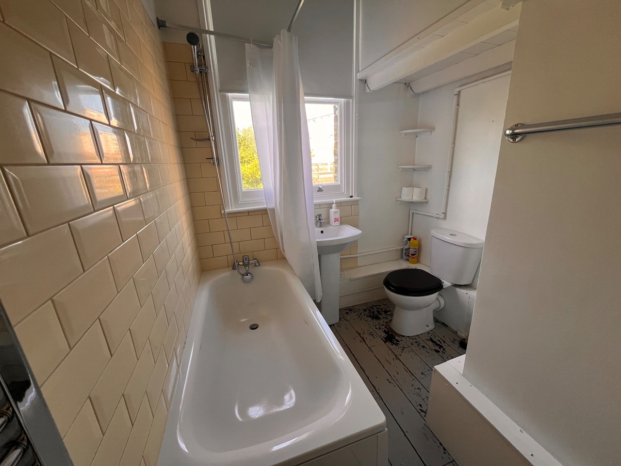London - 1 Bed Flat, Mare Street, E8 - To Rent Now for £1,850.00 p/m