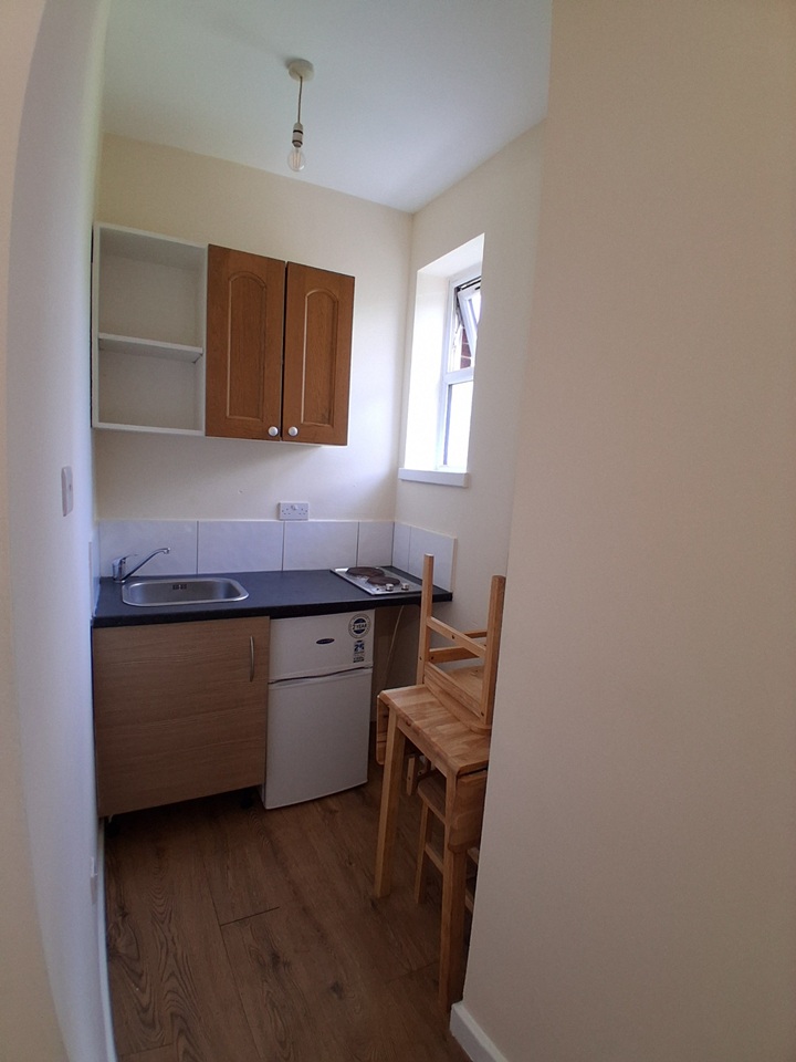 London - Studio Flat, Rushton House, SW8 - To Rent Now for £1,295.00 p/m