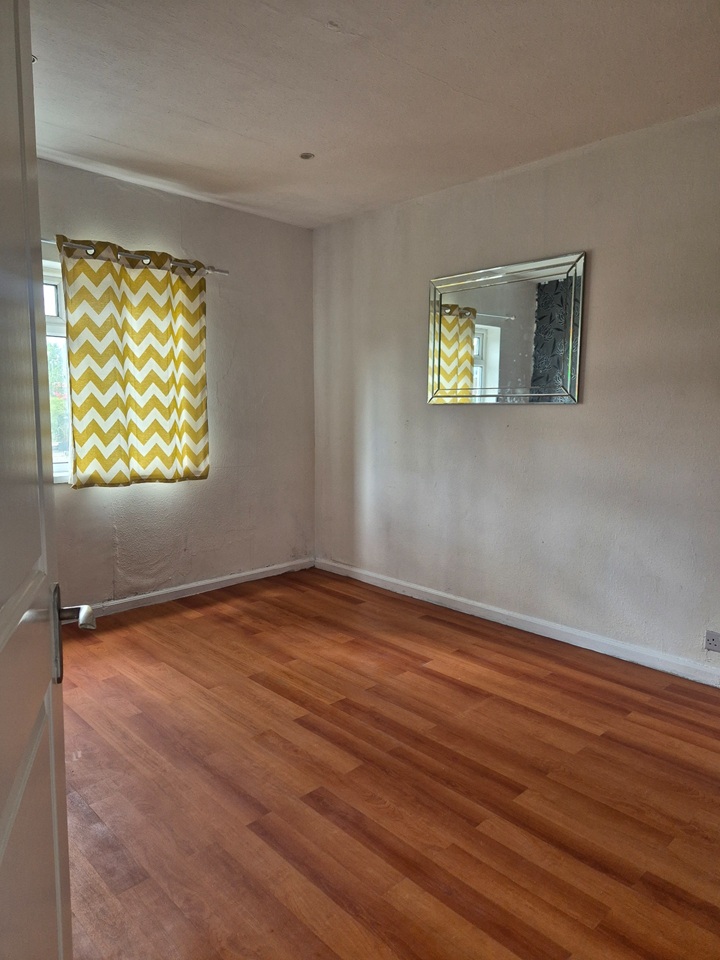 Surbiton - 3 Bed Flat, Chiltern Drive, KT5 - To Rent Now for £1,800.00 p/m