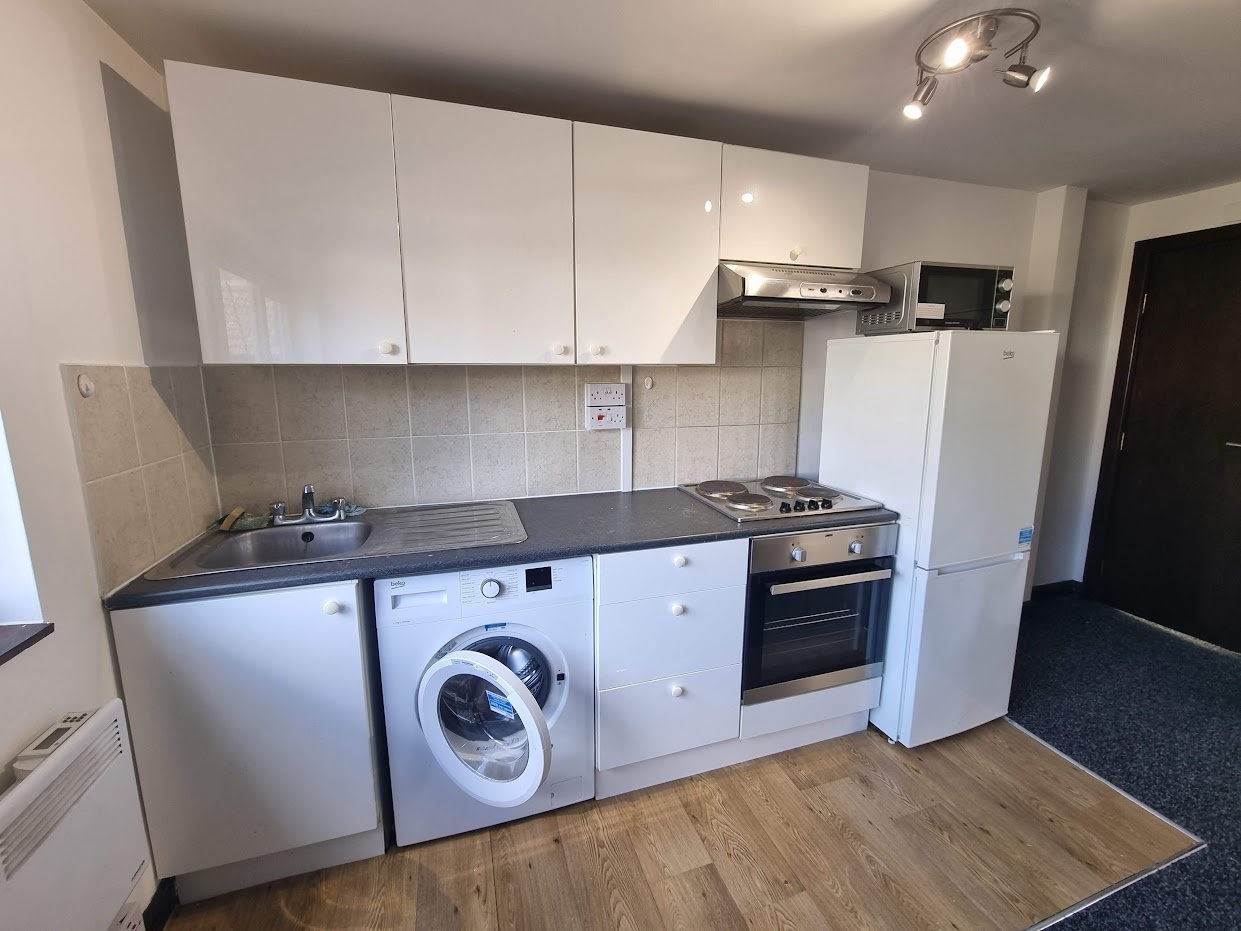 London - 1 Bed Flat, St. Mary's Road, SE25 - To Rent Now for £1,175.00 p/m