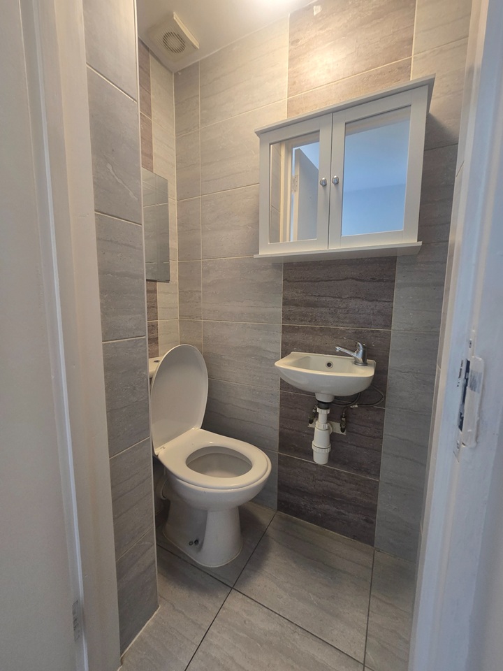 Erith - Studio Flat, Vickers Road, DA8 - To Rent Now for £1,047.10 p/m