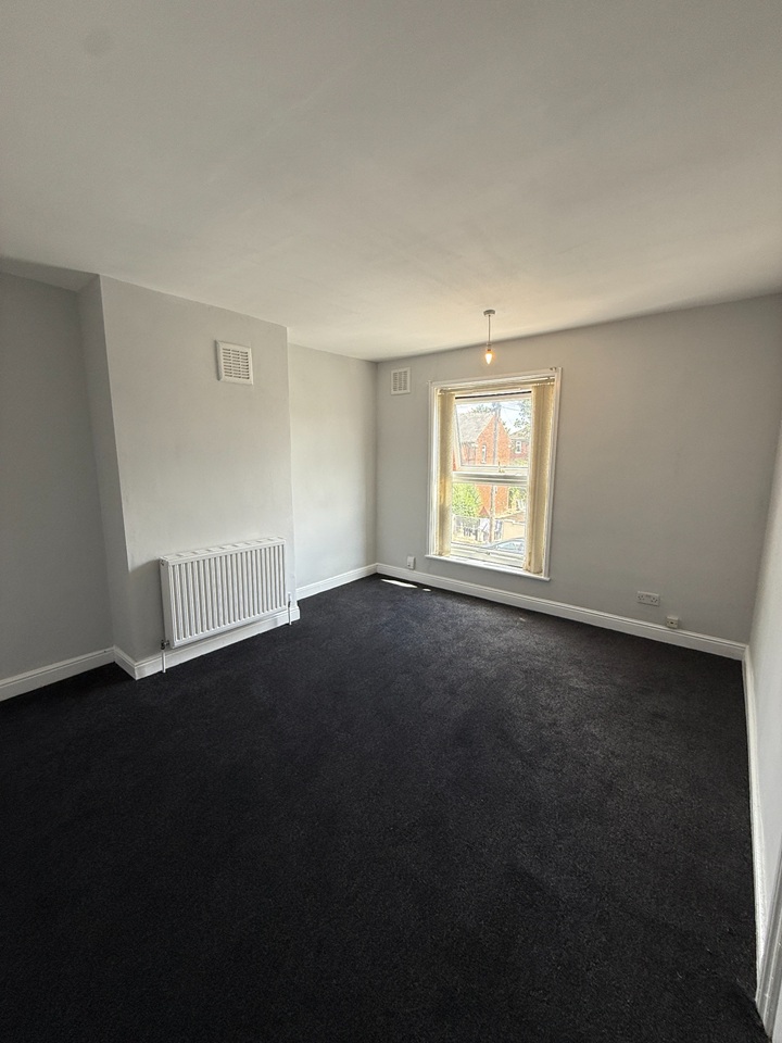 Leeds - 2 Bed Terraced House, Clifton Grove, LS9 - To Rent Now for £850.00 p/m