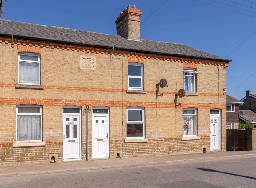 Ramsey Mereside , Huntingdon - 2 Bed Terraced House, Oilmills Road ...