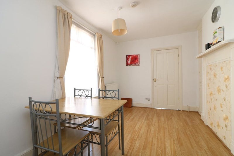 London - Room in a Shared House, Hillcrest Road, E17 - To Rent Now for ...