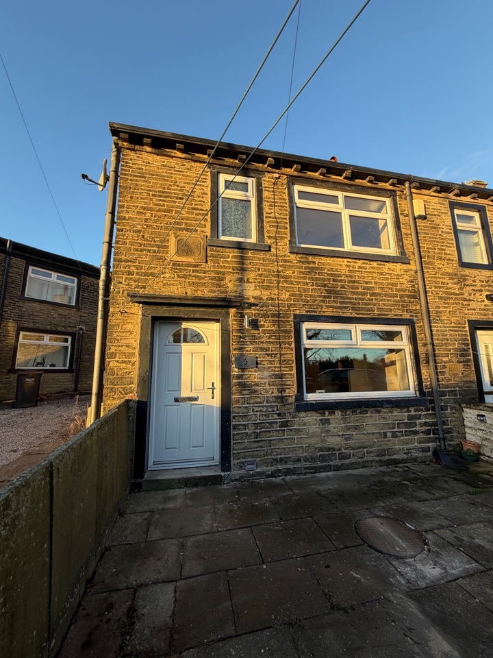 Halifax - 2 Bed End Terrace, Cross Lane, HX3 - To Rent Now for £795.00 p/m