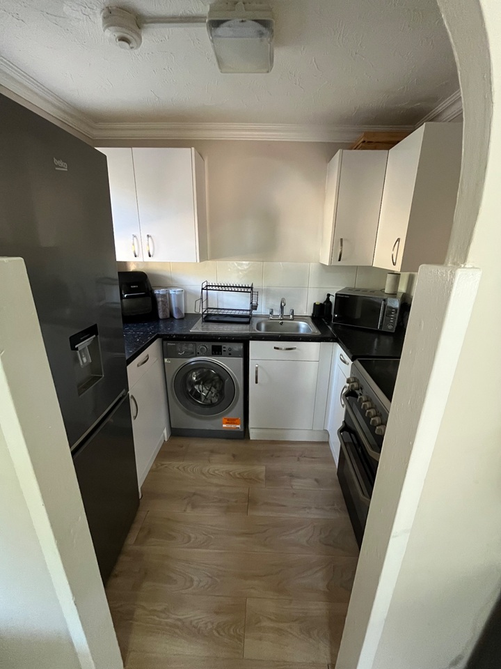 Erith - 2 Bed Flat, Erith, DA8 - To Rent Now for £2,100.00 p/m