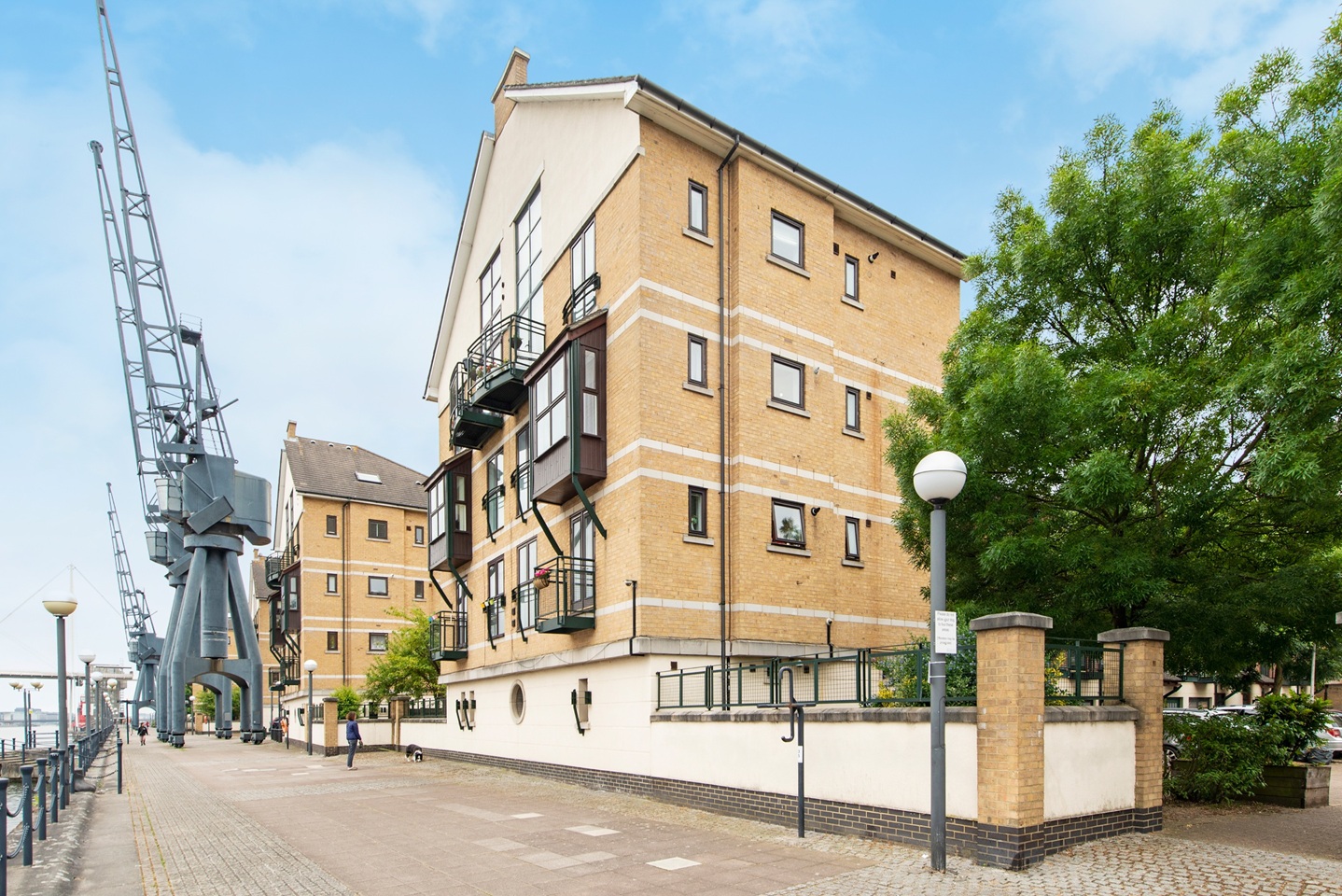 London - 2 Bed Flat, Cleves House, E16 - To Rent Now for £1,900.00 p/m