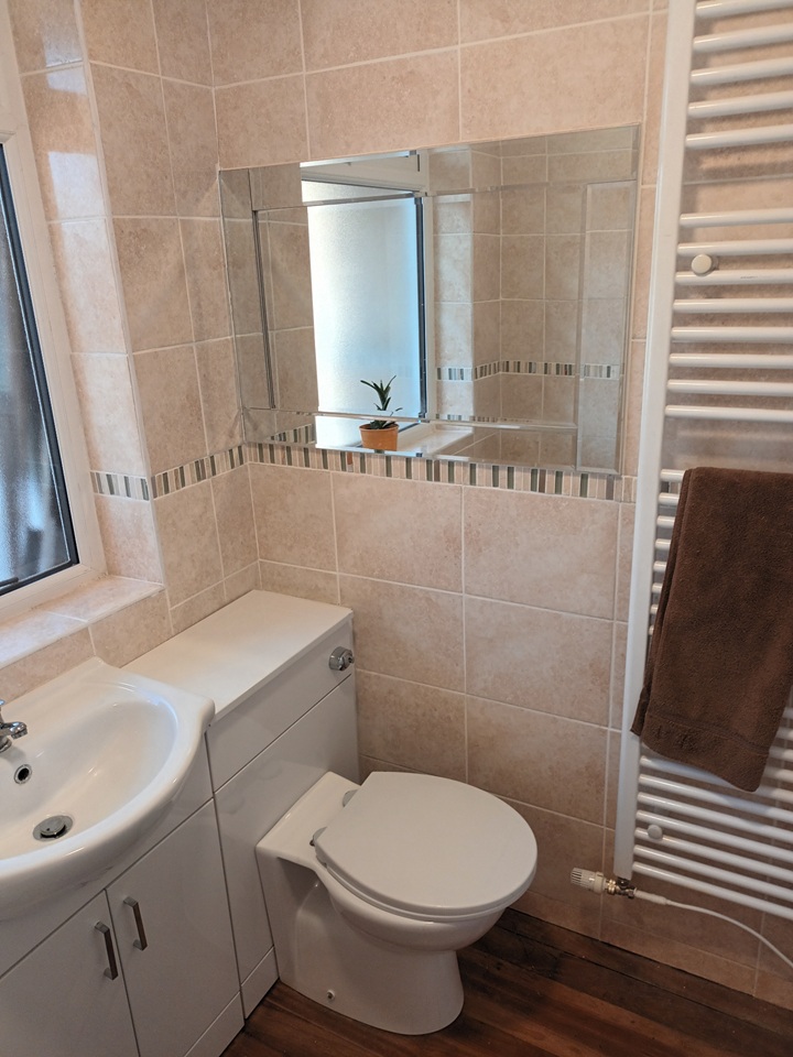 Morden - 2 Bed Flat, Martin Way, SM4 - To Rent Now for £1,590.00 p/m