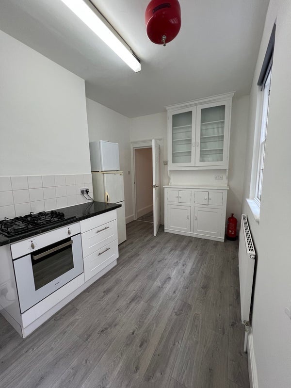 London - Room in a Shared Flat, Strutton Ground, SW1P - To Rent Now for ...