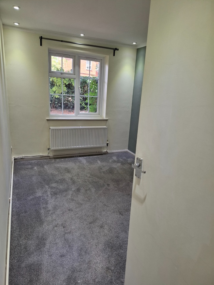 Sutton - 2 Bed Flat, Robin Hood Lane, SM1 - To Rent Now for £1,750.00 p/m