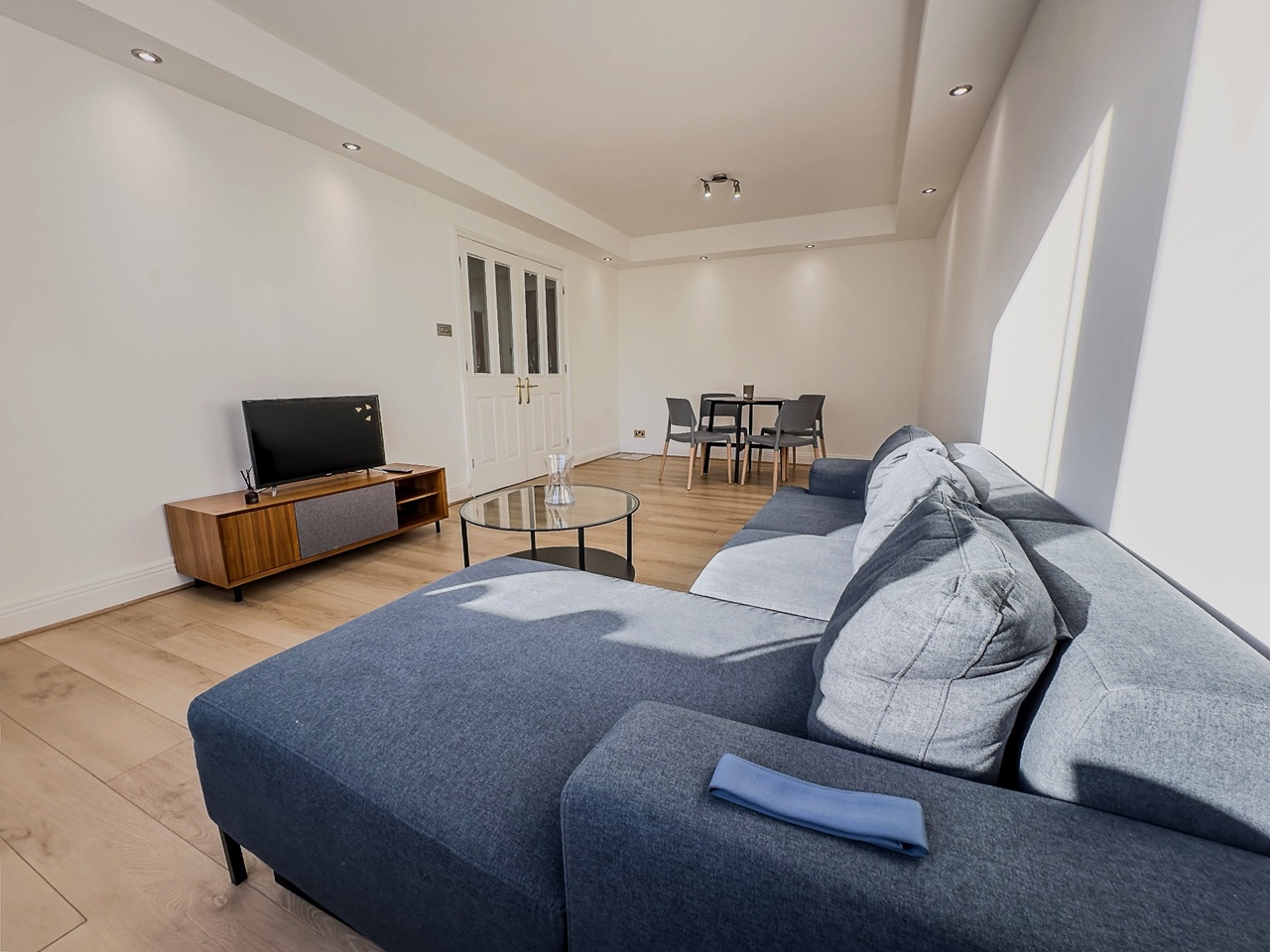 London - 2 Bed Flat, Shoot Up Hill, NW2 - To Rent Now for £2,435.00 p/m