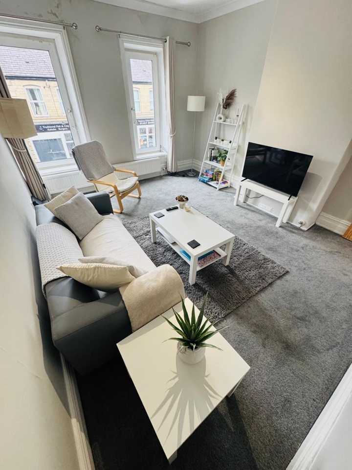 Hadfield, Glossop - 2 Bed Flat, Station Road, SK13 - To Rent Now for £ ...