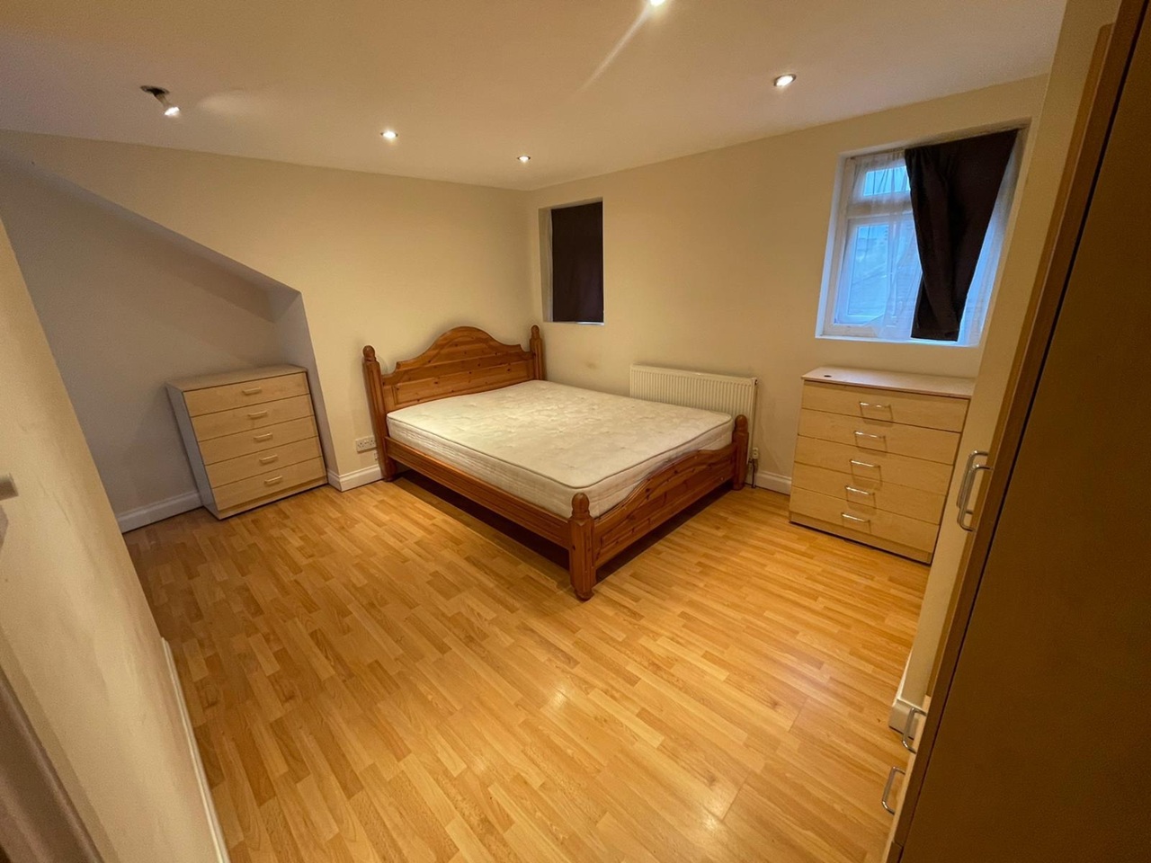 London - 2 Bed Flat, Downsfield Road, E17 - To Rent Now for £1,750.00 p/m