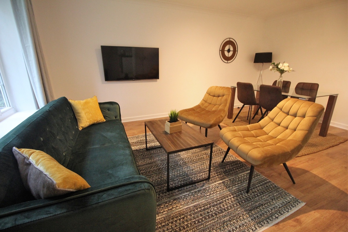 Leeds - 2 Bed Flat, Berkeley Court, LS2 - To Rent Now for £1,175.00 p/m