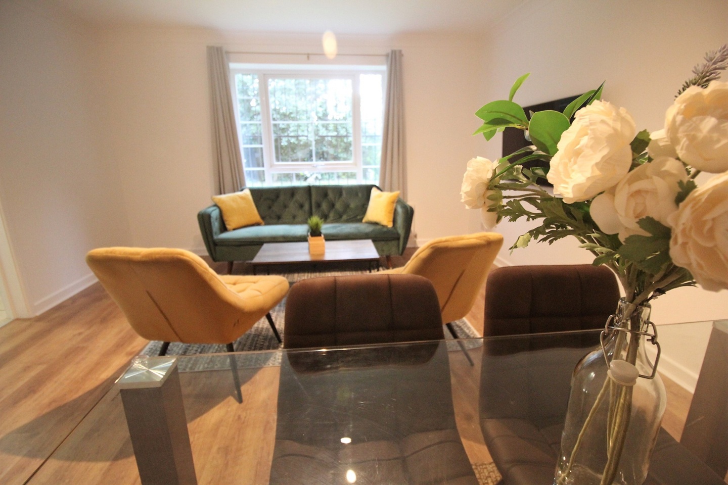 Leeds - 2 Bed Flat, Berkeley Court, LS2 - To Rent Now for £1,175.00 p/m