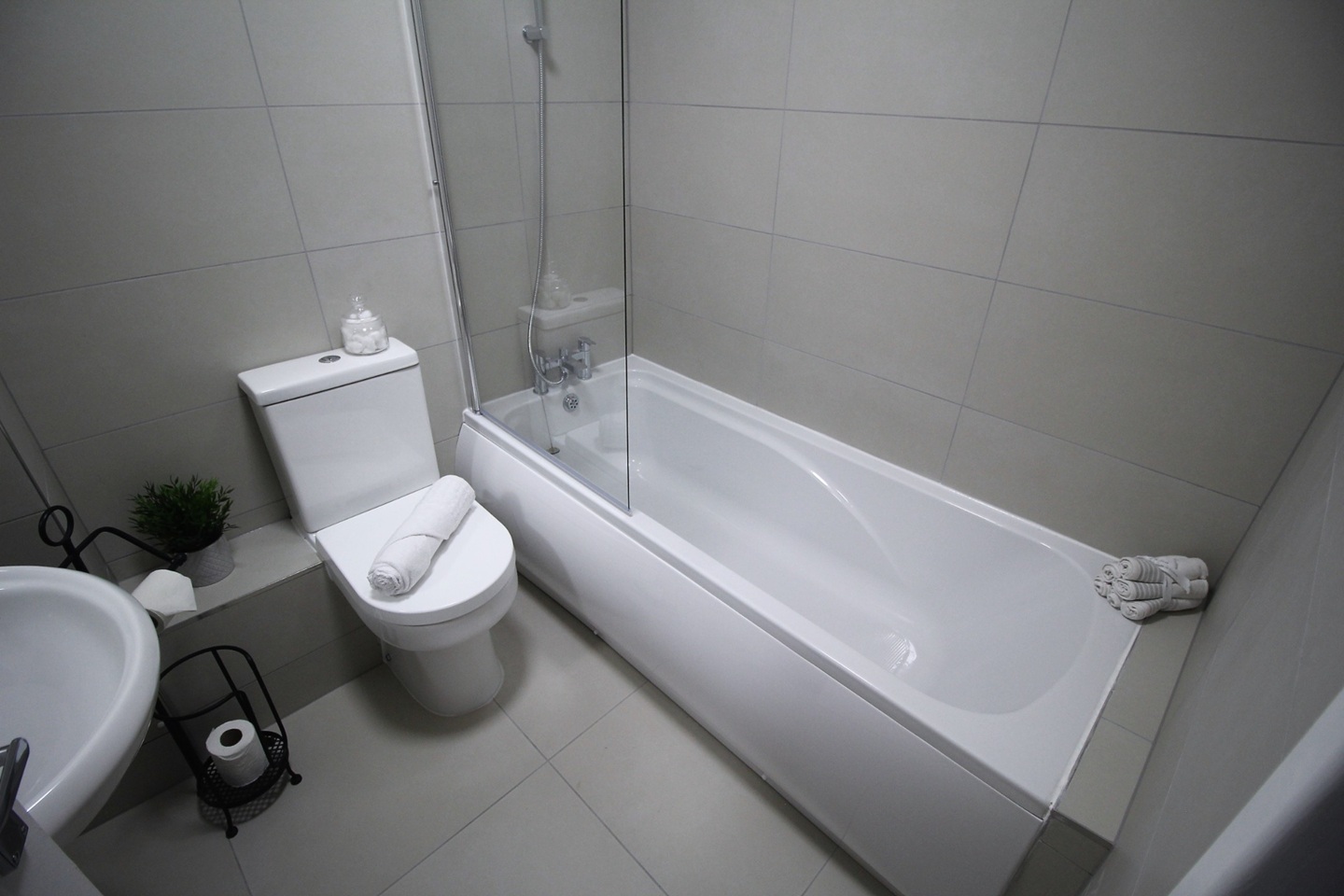Leeds - 2 Bed Flat, Berkeley Court, LS2 - To Rent Now for £1,175.00 p/m