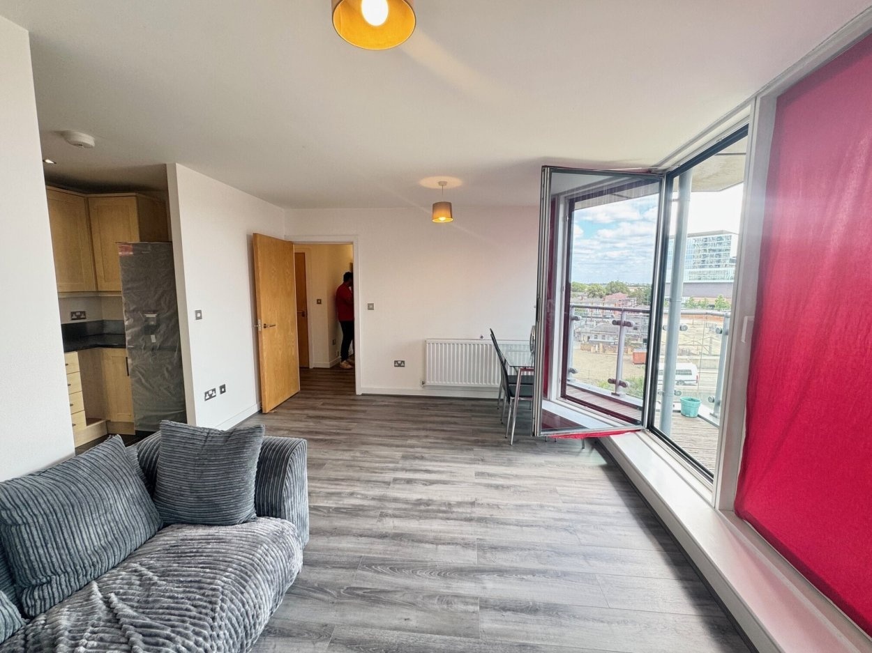 London - 2 Bed Flat, Angel Lane, E15 - To Rent Now for £2,195.00 p/m