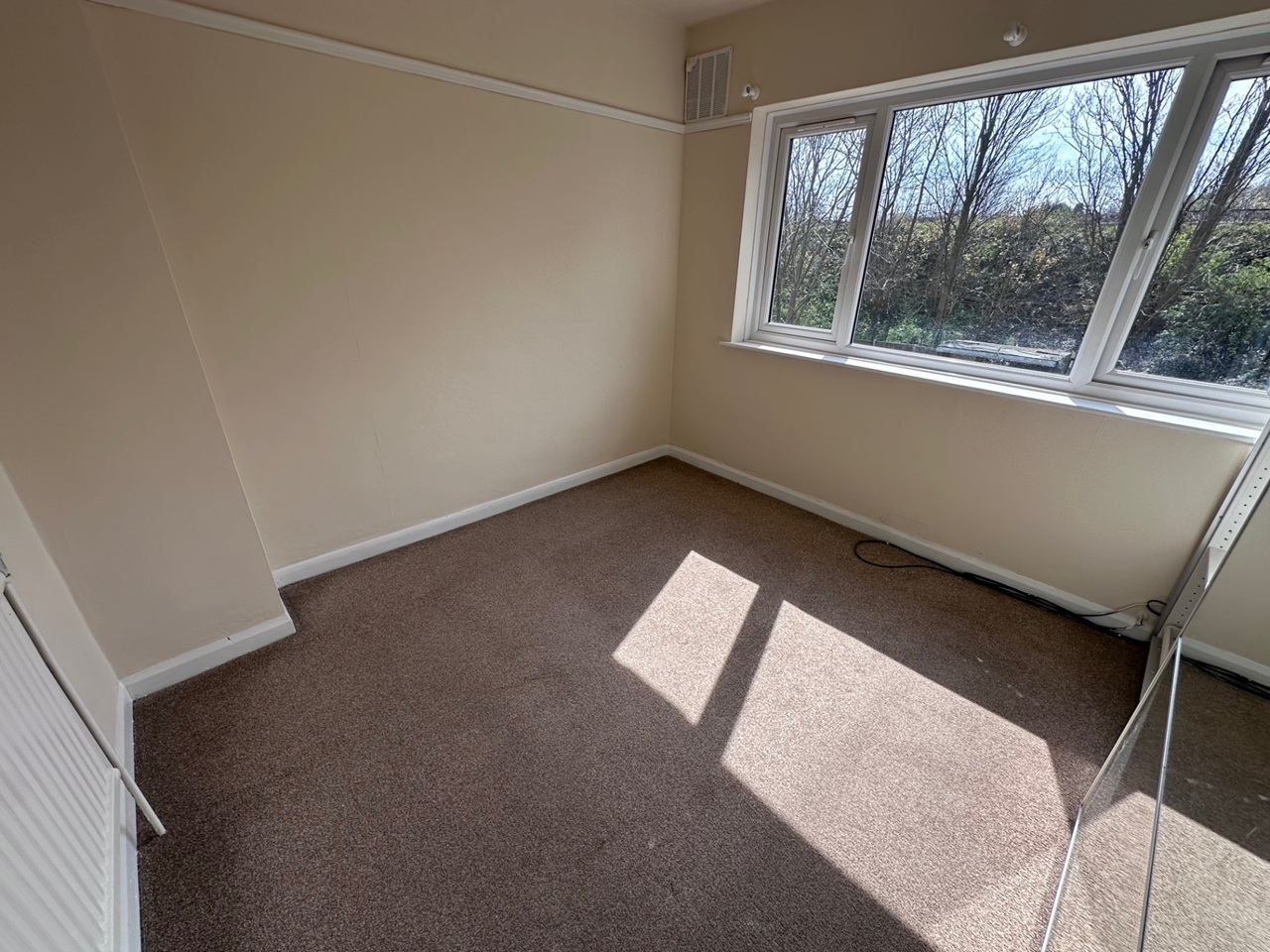 Bexleyheath - 2 Bed Flat, Eversley Avenue, DA7 - To Rent Now for £1,500 ...