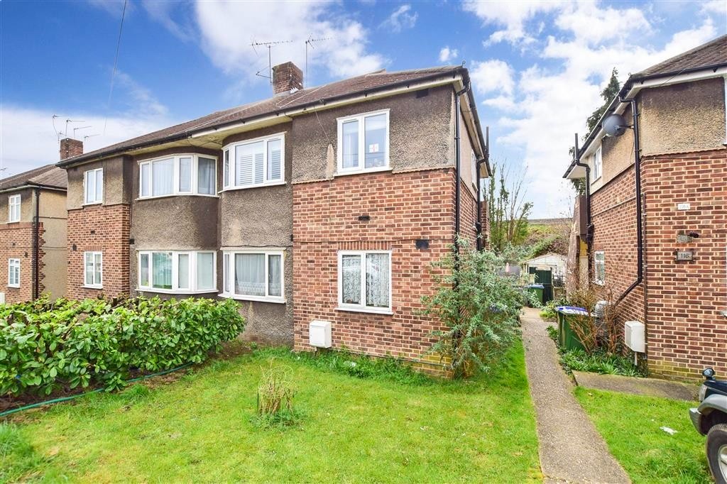 Bexleyheath - 2 Bed Flat, Eversley Avenue, DA7 - To Rent Now for £1,500 ...