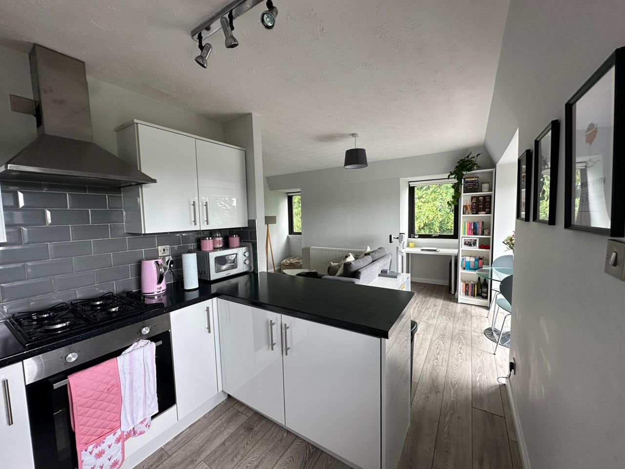 Glasgow - 1 Bed Flat, Beaconsfield Road, G12 - To Rent Now for £1,200. ...