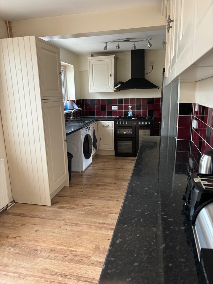 Manchester - Room in a Shared House, Cherington Close, M23 - To Rent ...