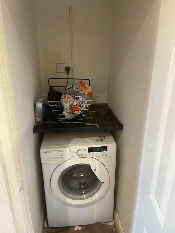 Brierley Hill - 1 Bed Flat, High Oak, DY5 - To Rent Now for £800.00 p/m
